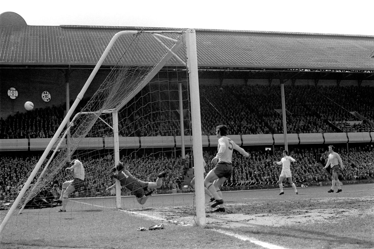 Bob Wilson: The Arsenal goalkeeping icon who actually began his career ...