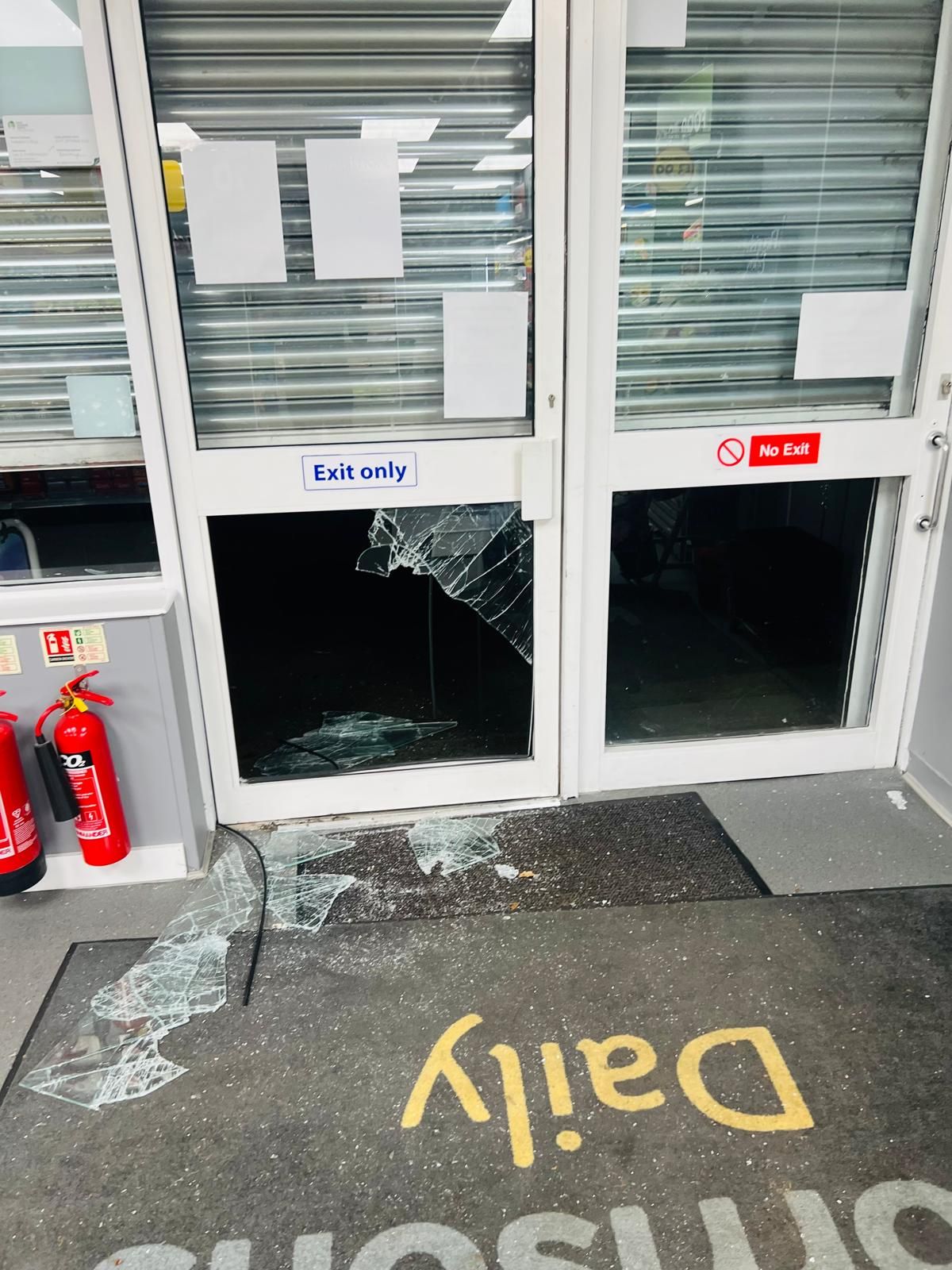 Shocking CCTV footage shows moment thieves smash their way into ...