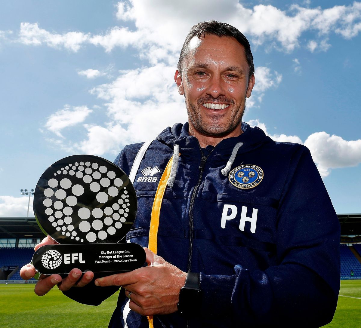 Shrewsbury boss Paul Hurst receives League One manager of the season ...