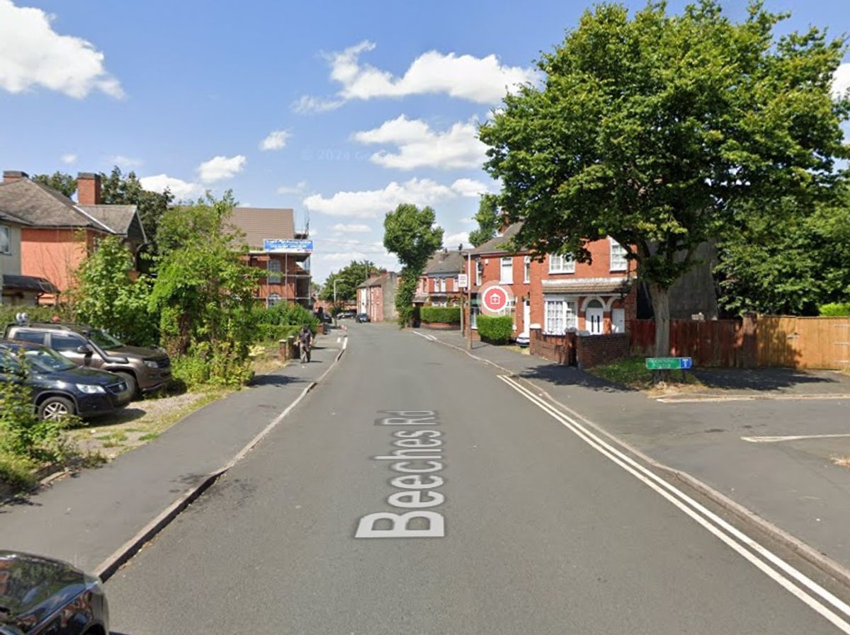 Police find gun, cash and Class A drugs in Rowley Regis | Express & Star