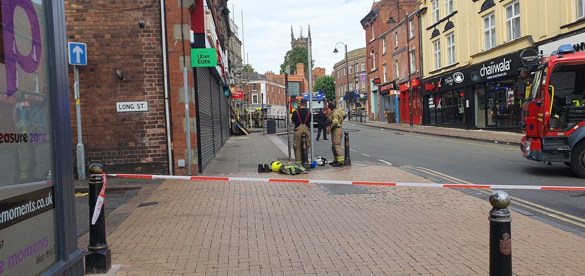 Rubbish fire in Wolverhampton brings city centre street to standstill ...