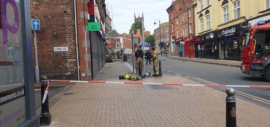 Rubbish fire in Wolverhampton brings city centre street to standstill ...