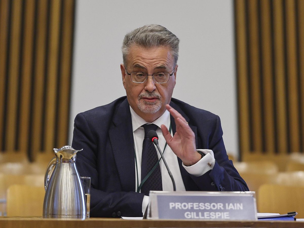 Ex-Dundee University principal says returning £150,000 ‘not in thought ...