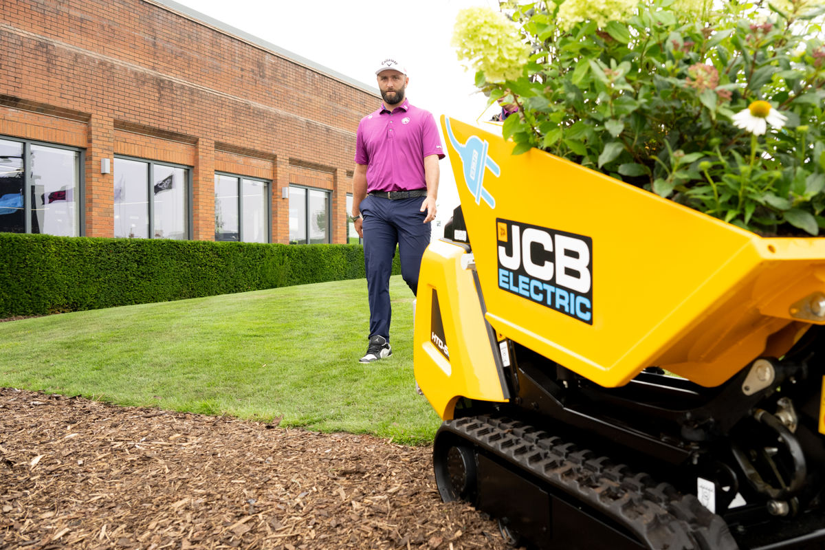 LIV Golf superstars arrive in Staffordshire for tournament at JCB Golf ...