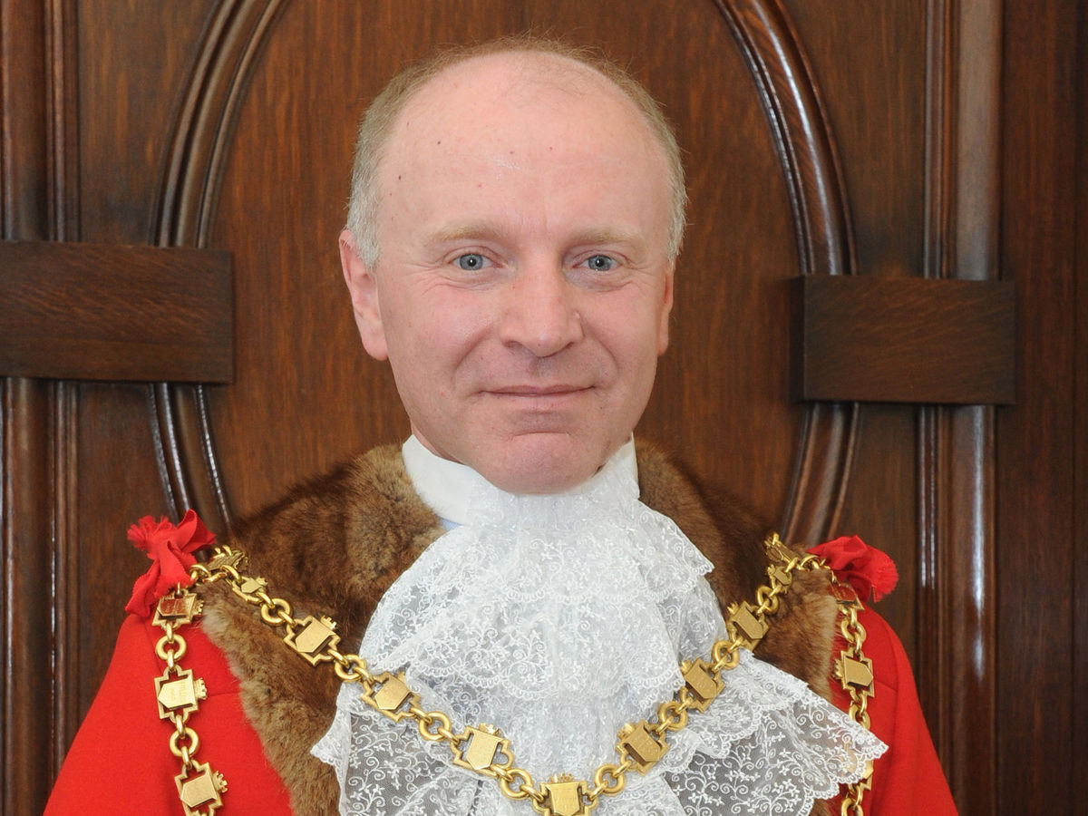 Walsall Council: Mayor's controversial casting vote puts Tories on ...