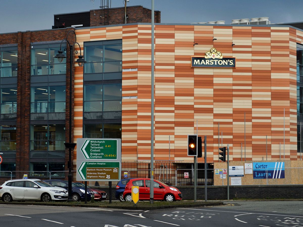 Banks's Mild drinkers react to Wolverhampton brewery closure plan ...