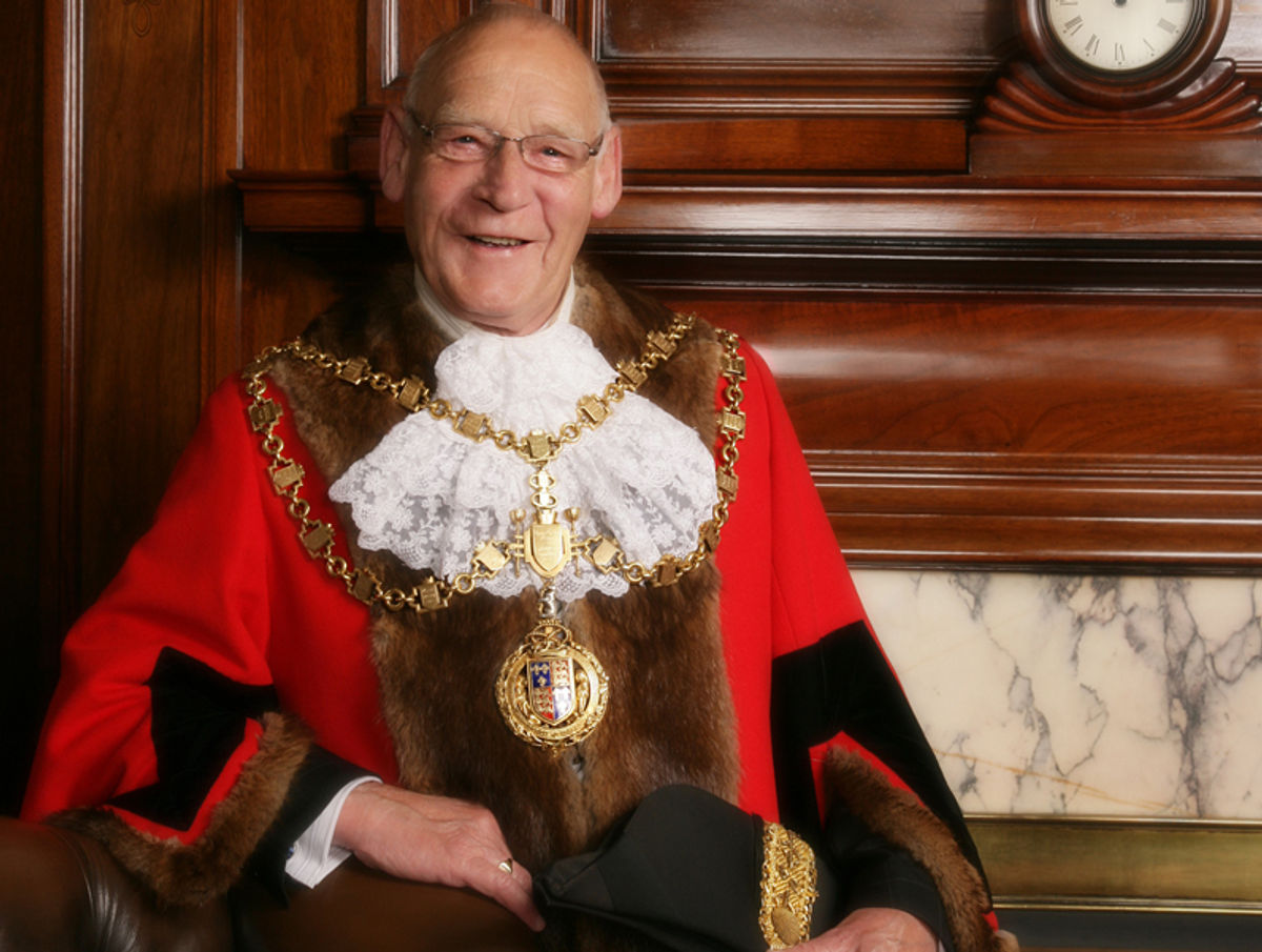Tributes paid to 'gentleman' and 'family man' who was a former Mayor of ...
