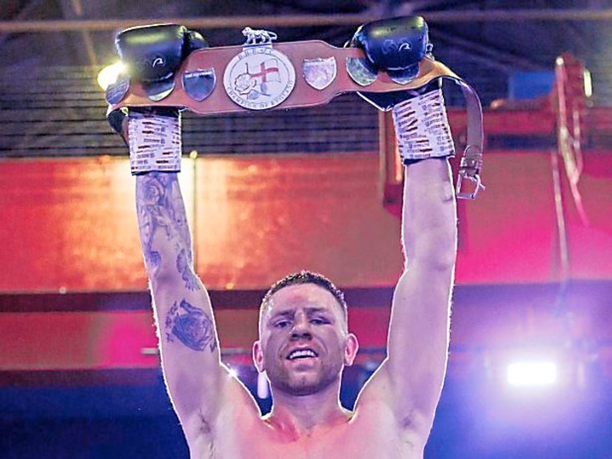 Wolverhampton's Ricky Summers claims English title belt | Express & Star