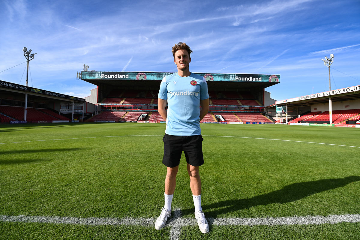 Walsall land signing of goalkeeper Sam Hornby | Express & Star