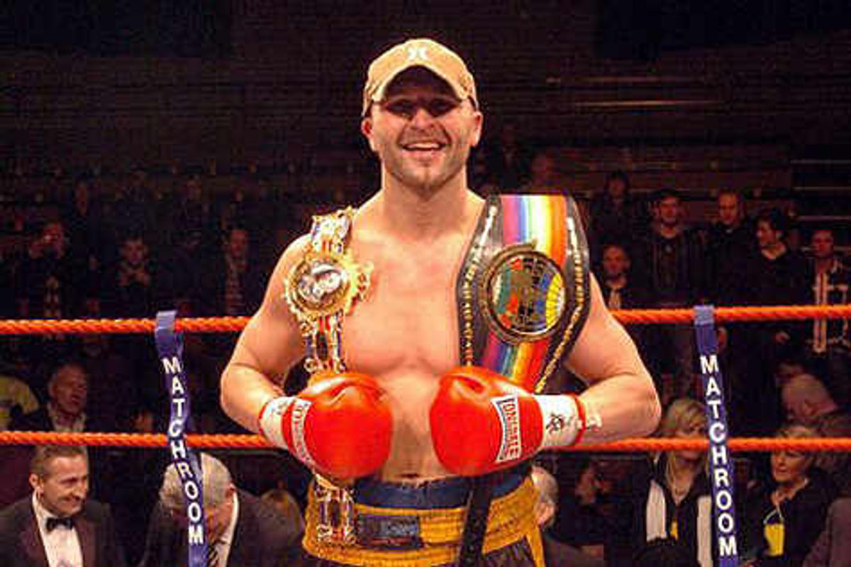 Rob Norton books British title defence | Express & Star