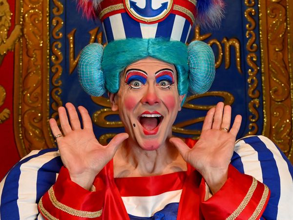 Shrewsbury pantomime cast reveal: Former Teletubbies narrator will star ...