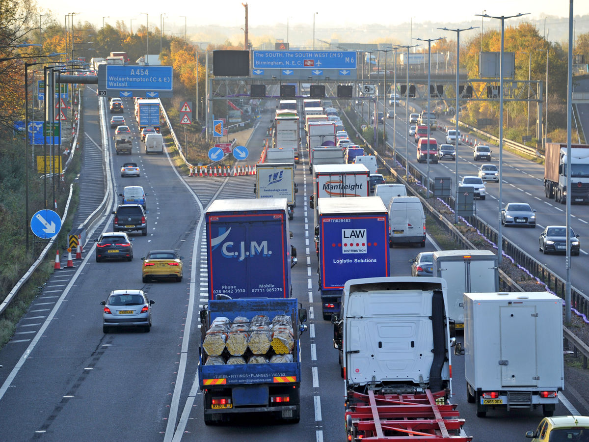 Delays of up to an hour on M6 between Walsall and Wednesbury due to broken down vehicle ...