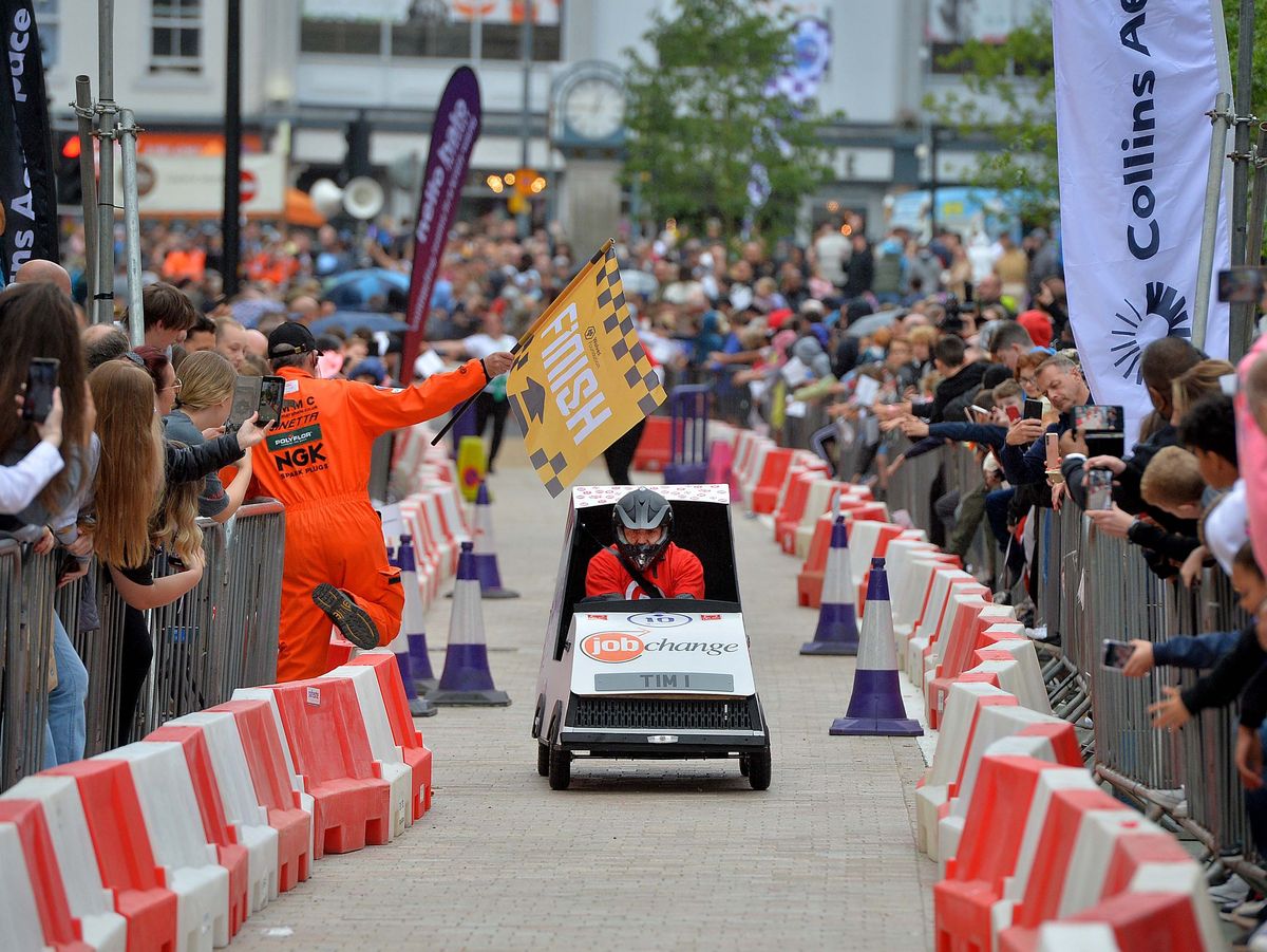 In Pictures: Thousands turn out for Wolverhampton's Krazy Races soap ...