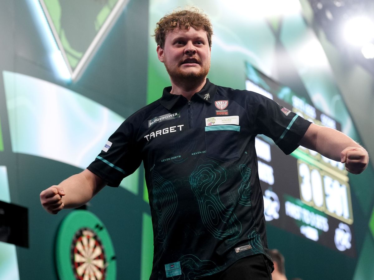 Kevin Doets secures surprise win over former world champion Michael ...