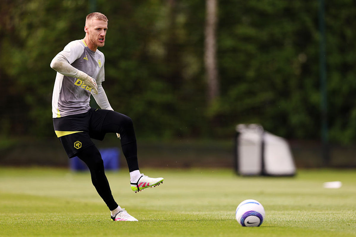 Wolves goalkeeper targeting 'meaningful' 2025/26 contribution | Express ...