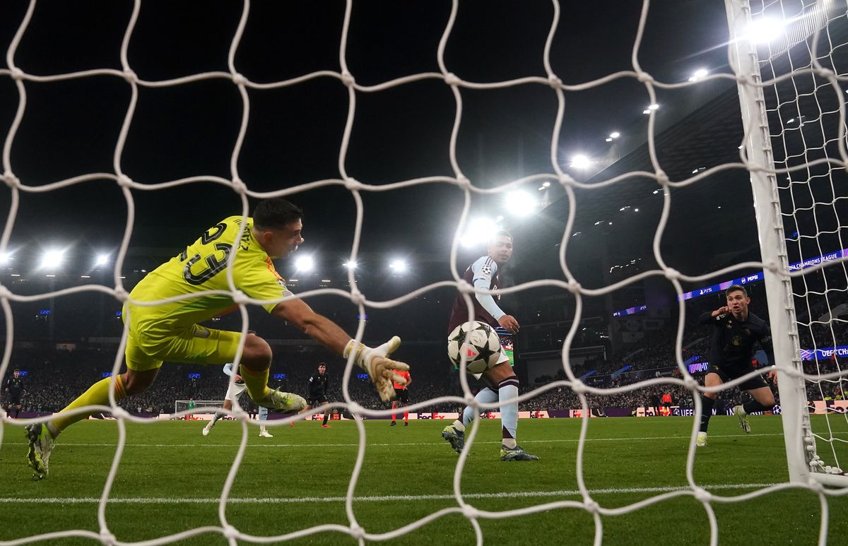 Spanish keeper release clause amid Aston Villa & Newcastle interest as ...