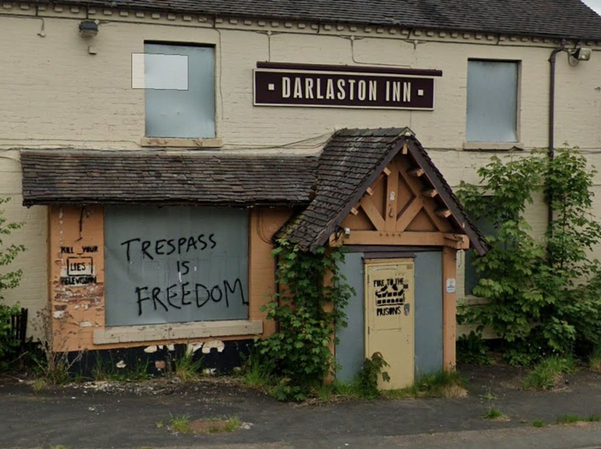 Fire that ripped through derelict Staffordshire pub was arson - police ...