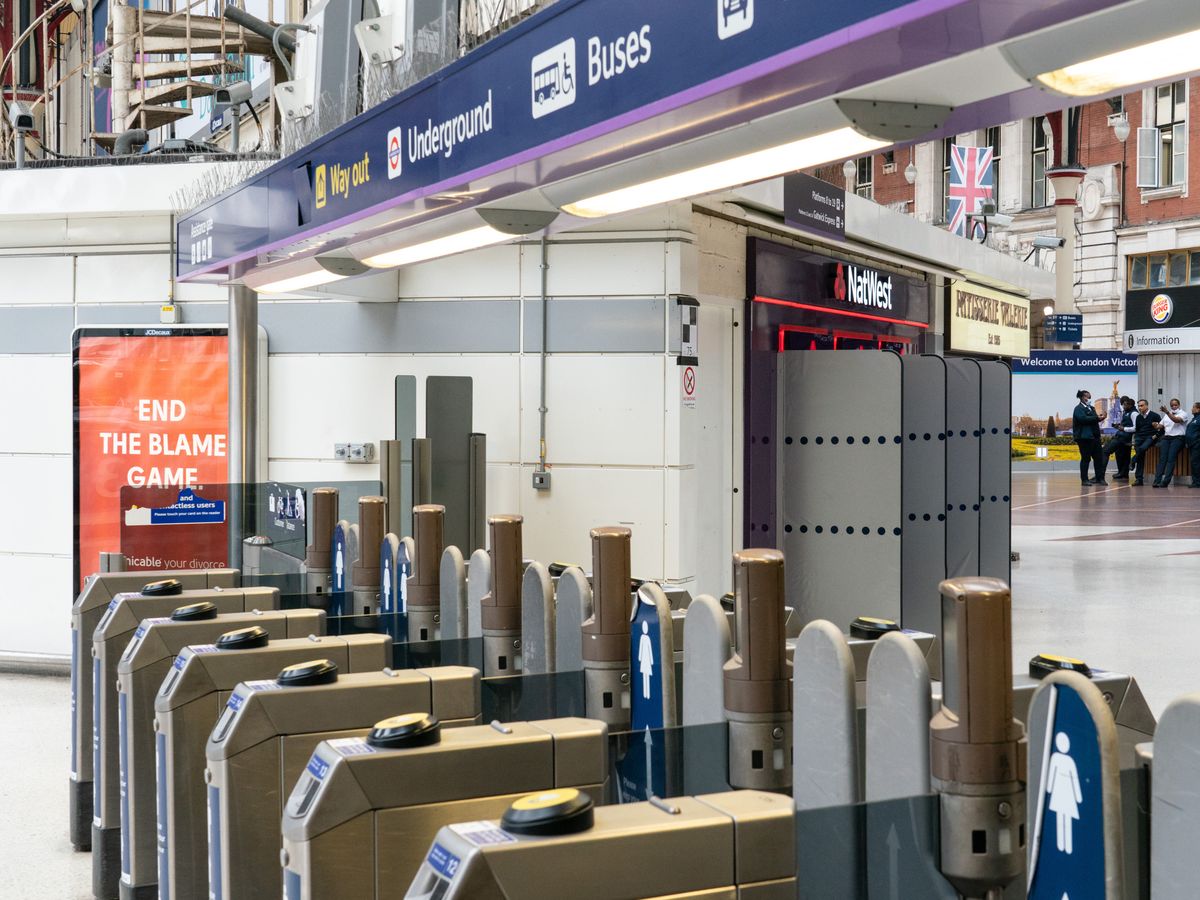 Rail bosses given ‘criminal offence’ warning over fare dodger ...