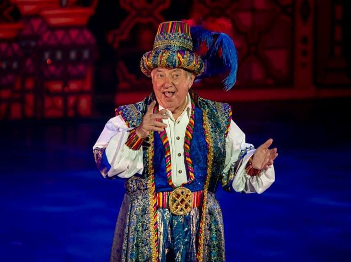 Panto royalty Jimmy Tarbuck helps celebrate Wolverhampton Grand's 125th ...