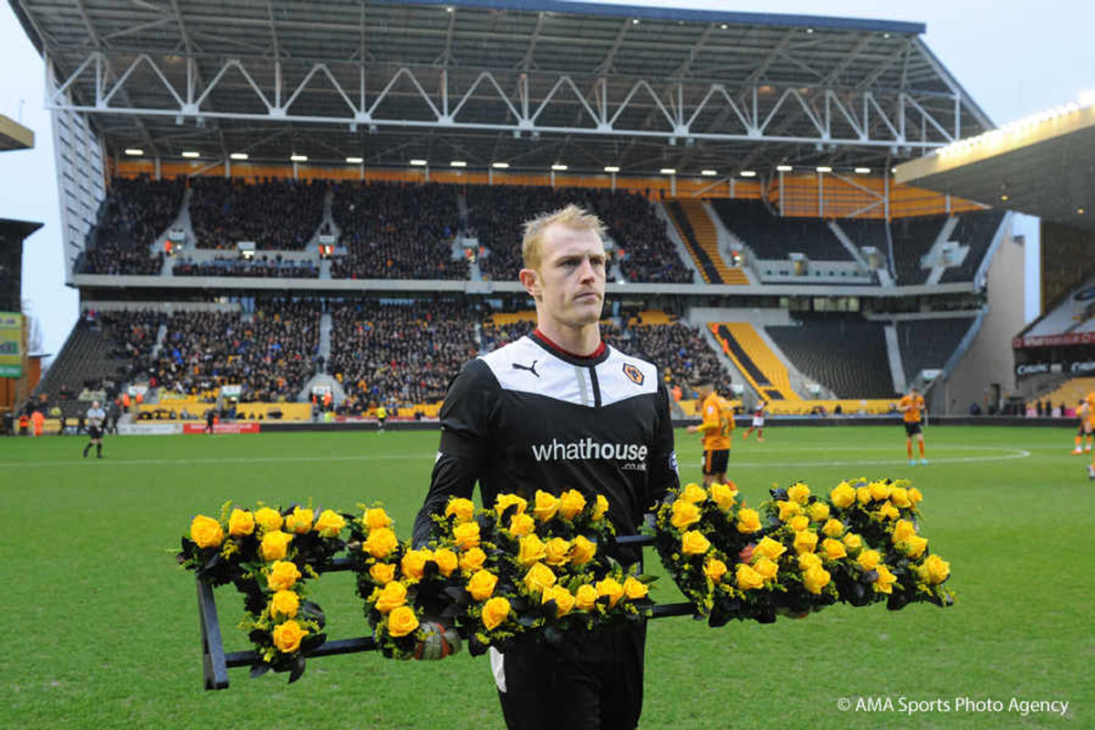 Tributes paid to Wolves legend Bert Williams at Bristol City game ...
