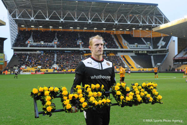 Tributes paid to Wolves legend Bert Williams at Bristol City game ...