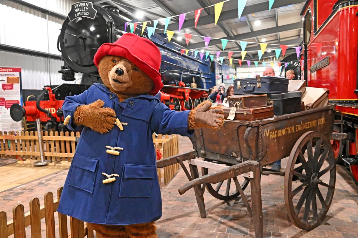 Exciting heritage train ride into the countryside for Paddington meet ...