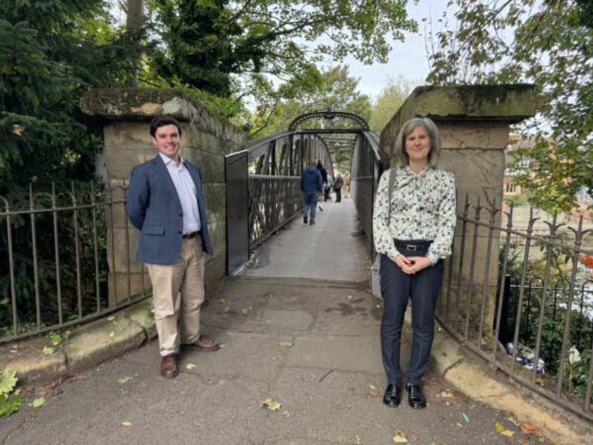Faulty Shrewsbury footbridge lights being repaired by town council ...