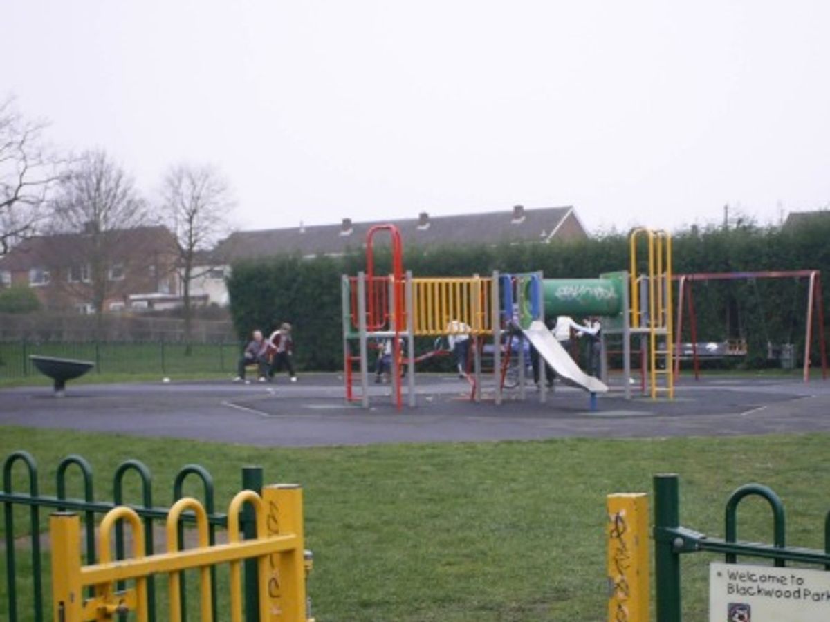 Mother warns women about 'stalker' after being followed around children ...