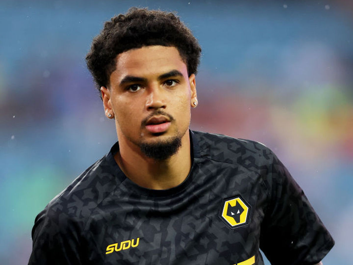 Wolves defender agrees loan move | Express & Star
