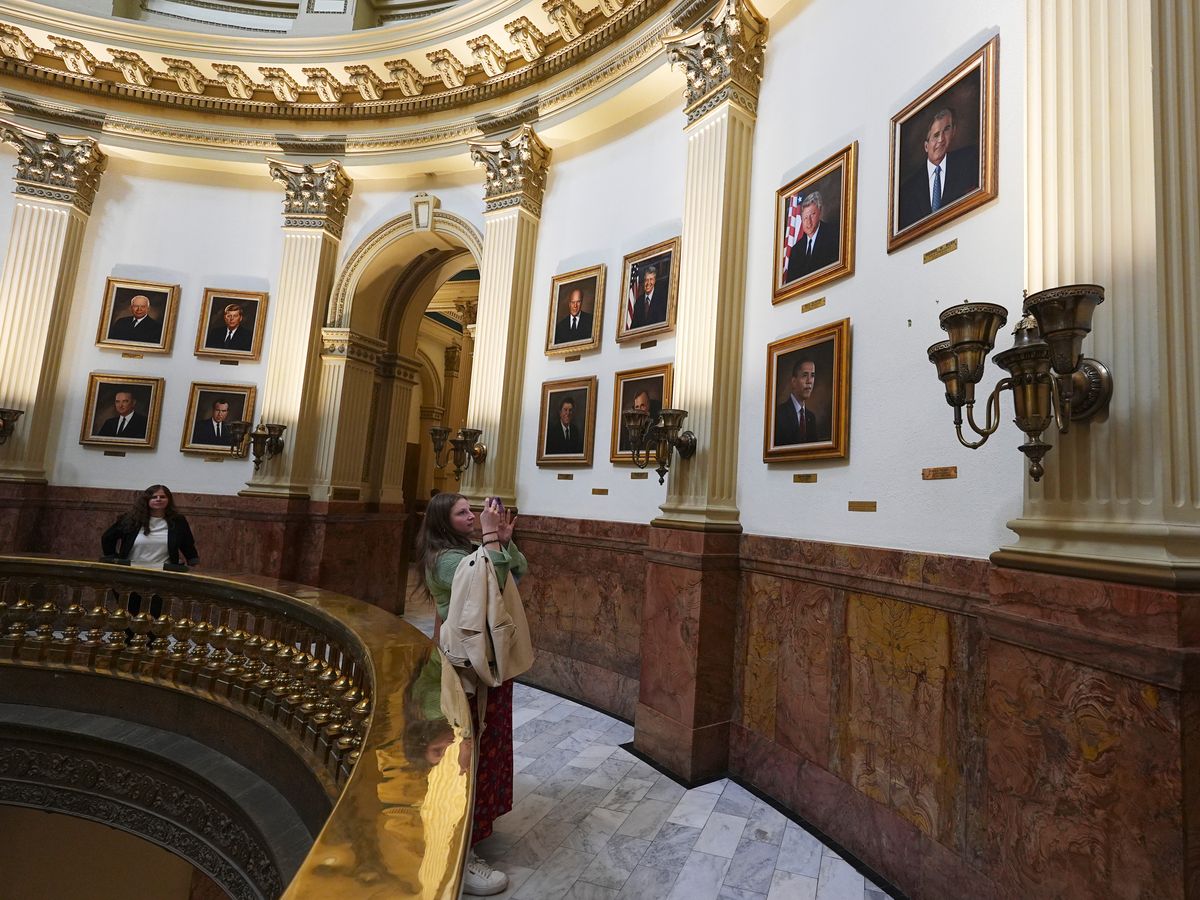 Colorado Capitol removes portrait of Donald Trump that he called ...