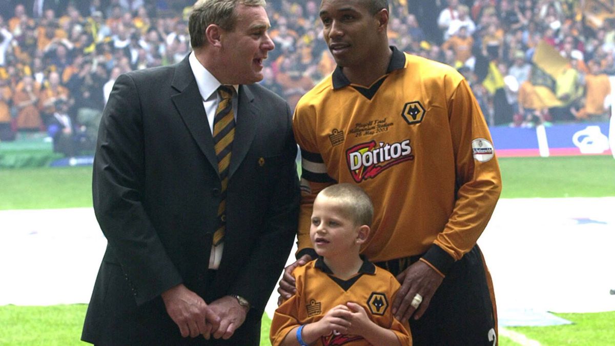 Minute's applause planned for '2003 play-off final lucky charm' Wolves ...