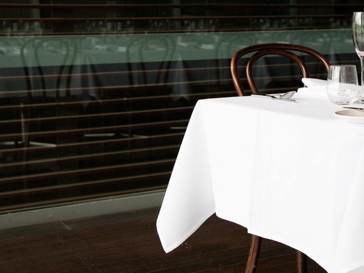 One man’s unique takes on the tablecloth trick are taking the internet ...