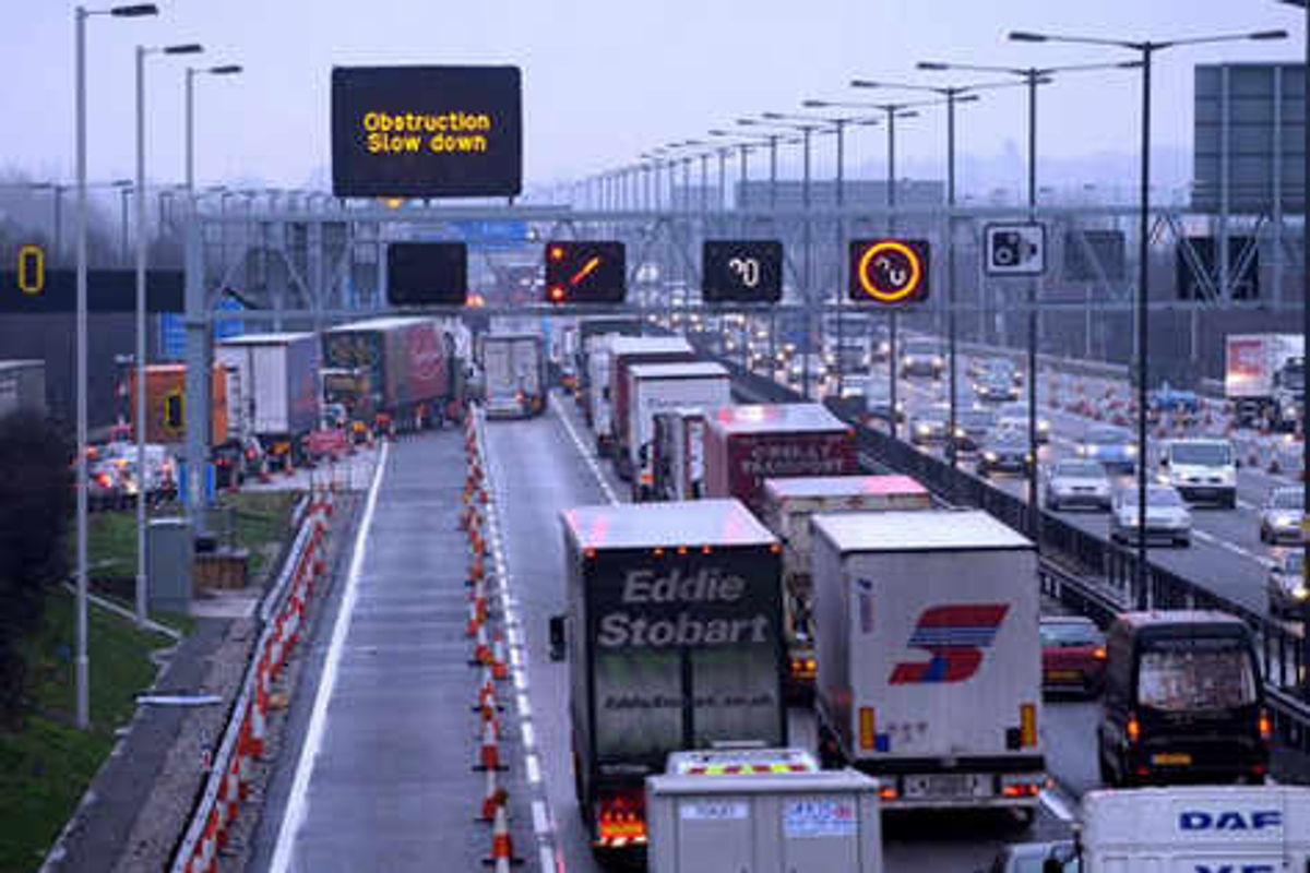 Potholes cause M6 traffic chaos | Express & Star