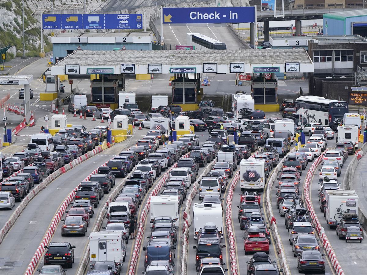 Cathy Dobbs: Big queues for passport control? Quelle surprise ...