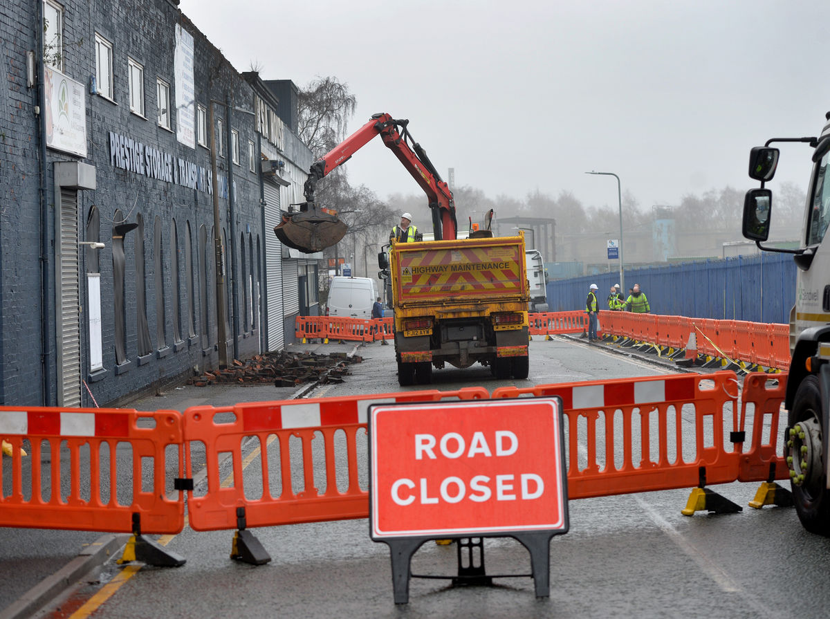 Smethwick road closed as part of factory roof collapses | Express & Star