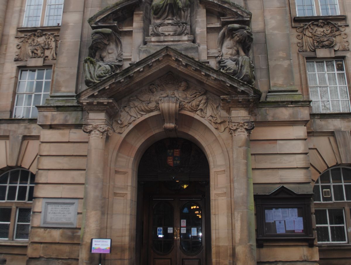 Commission decides to keep councillor numbers | Express & Star