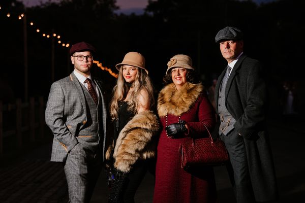 Flat caps and flapper dresses: Peaky Blinders fans dress to impress at ...