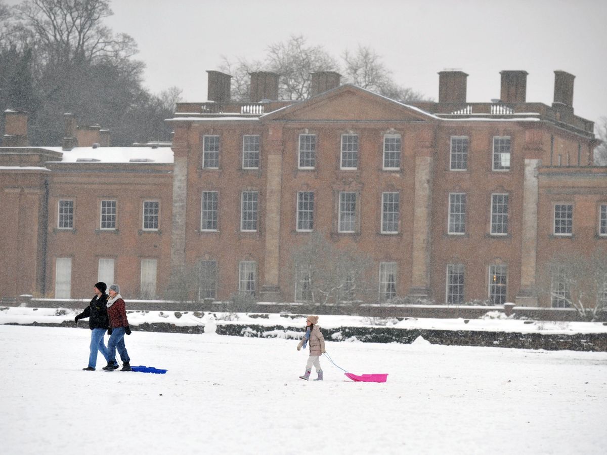 Children to talk to Santa Through the Magical Christmas Portal as it ...