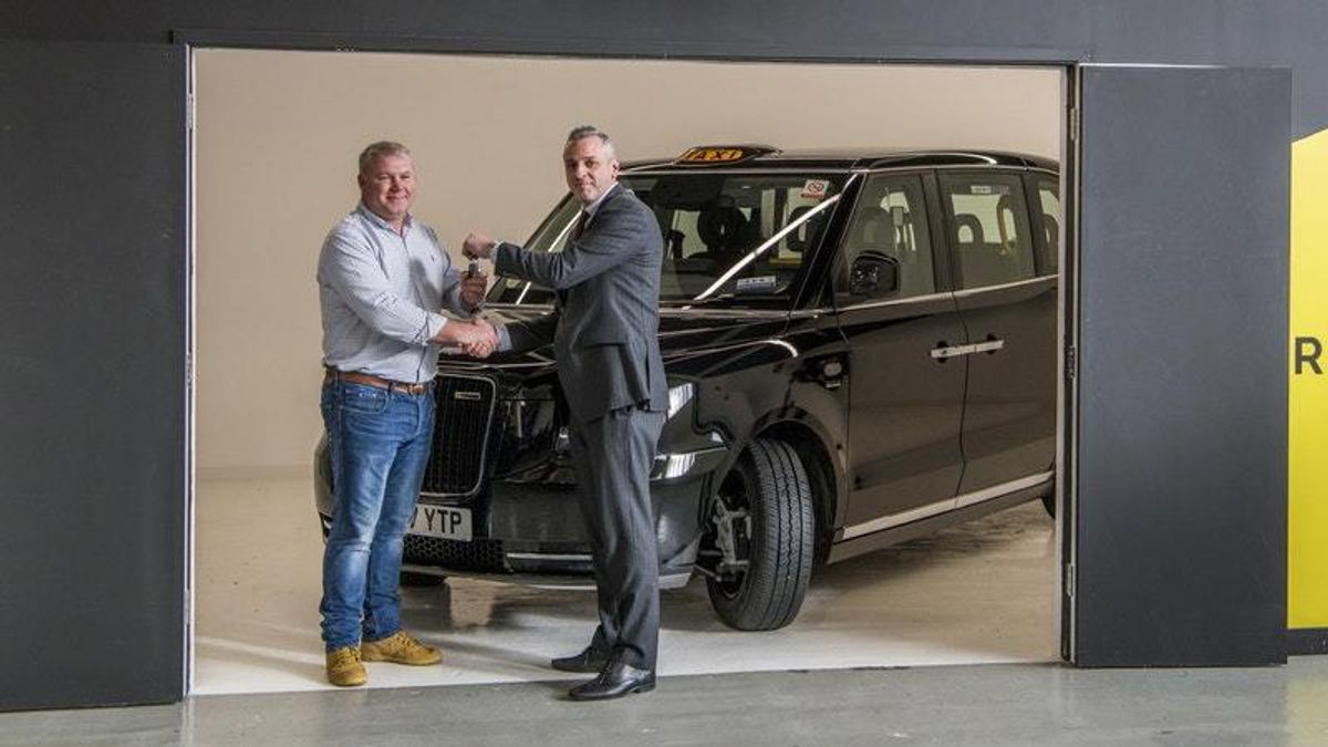 First London taxi driver takes delivery of new electrified black cab ...
