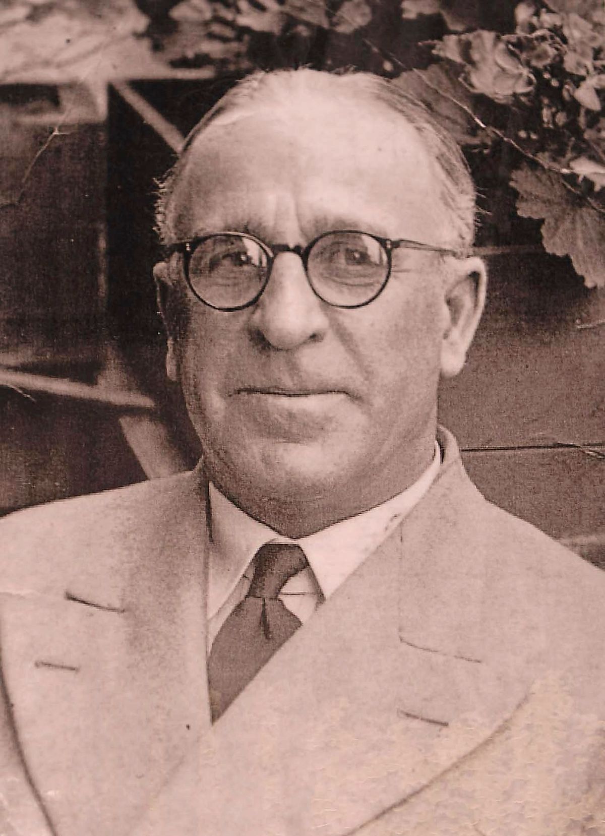 'We would have died if it wasn't for him': Family's debt to war hero ...