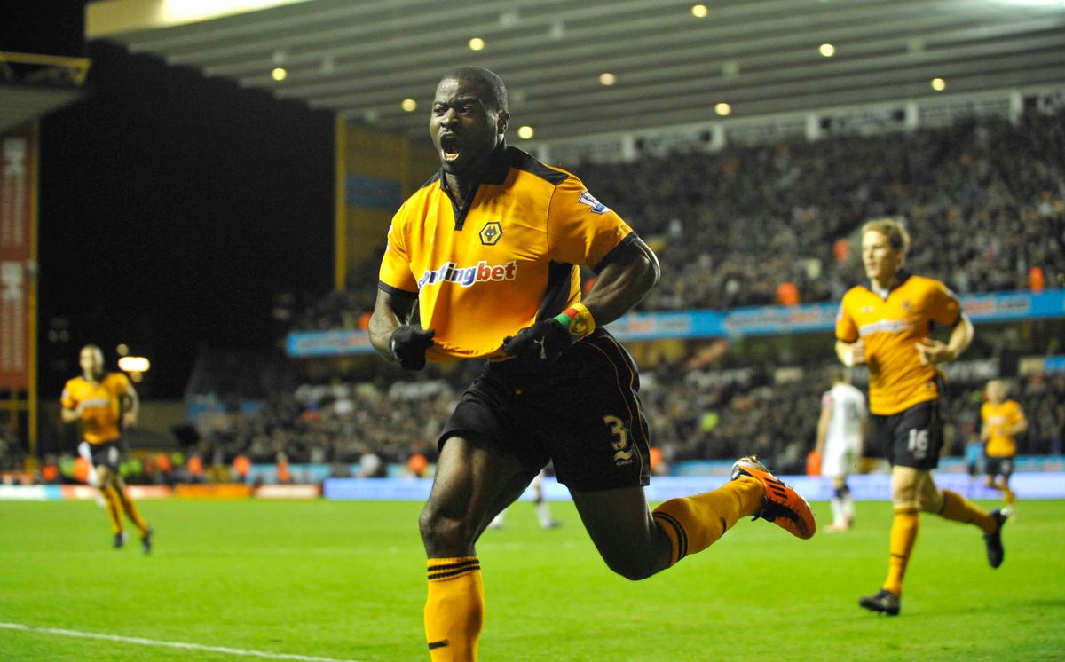 Former Wolves man George Elokobi goes into stand to confront fan ...