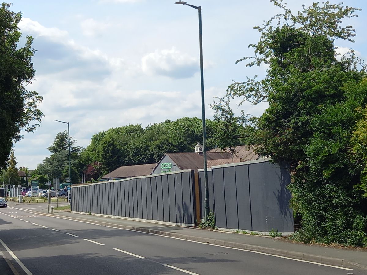 Lidl blasted for 'removing hedge' on site on store being built in ...