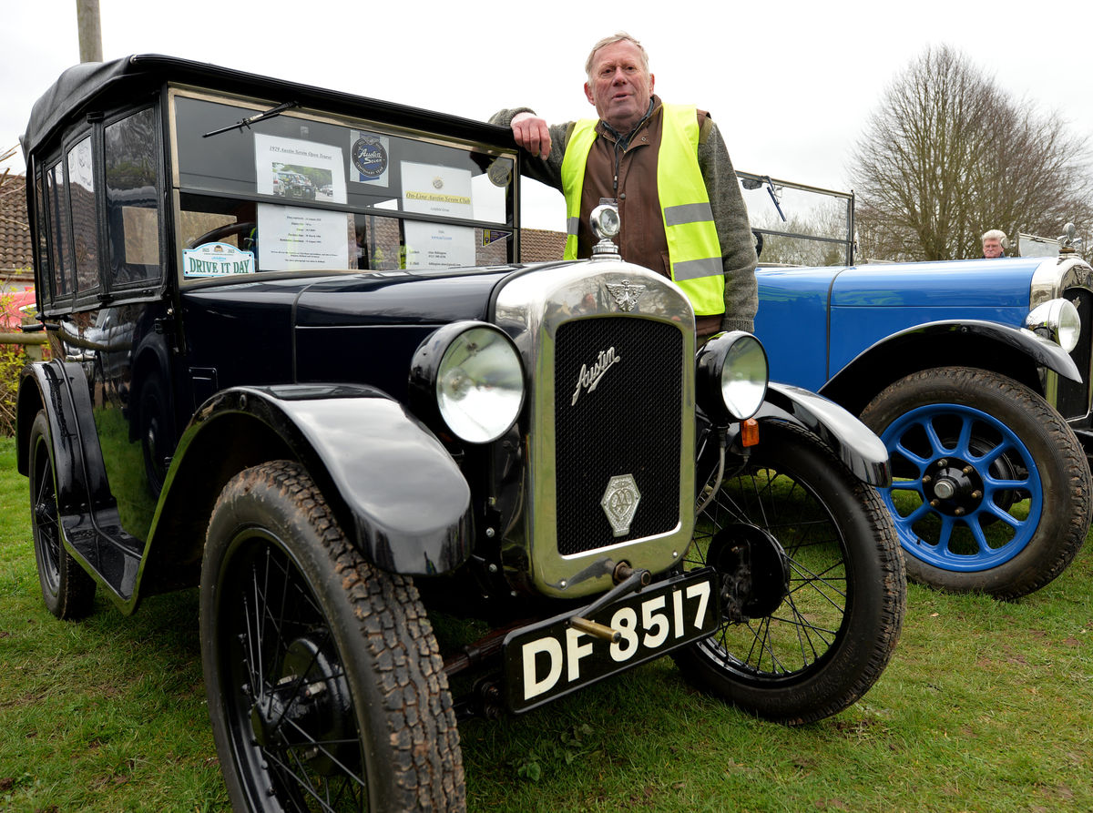 Classic car fans flock to see vintage vehicles of all shapes and sizes ...