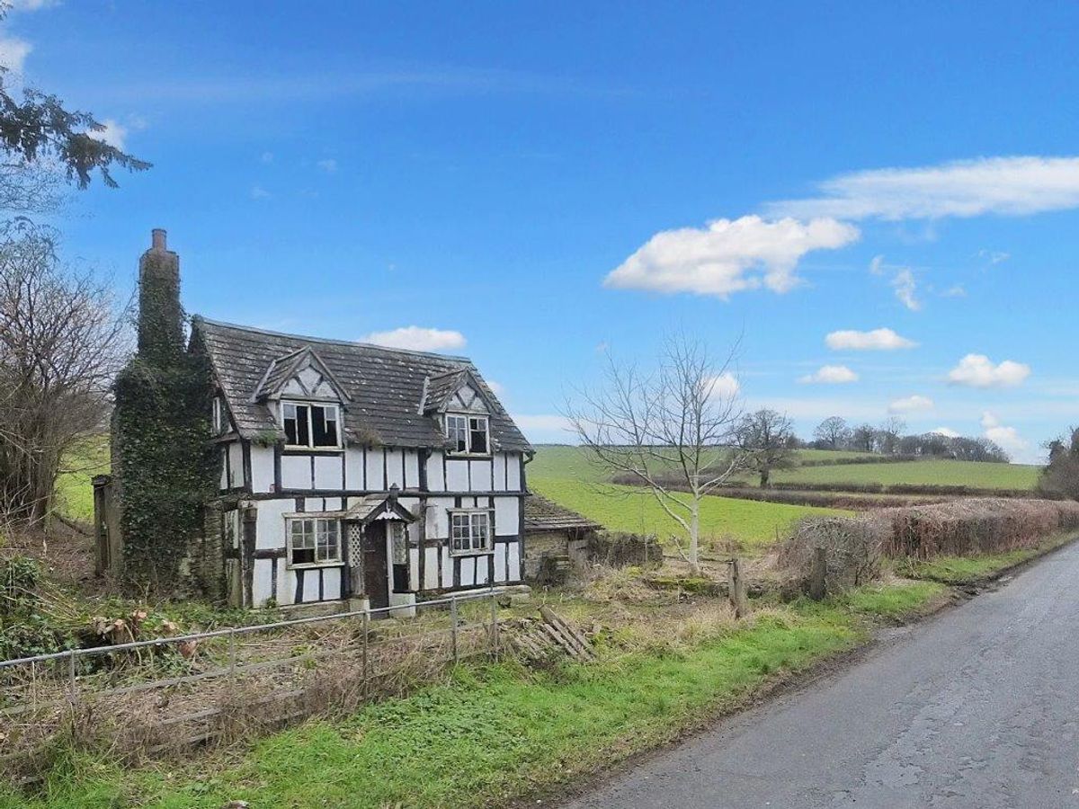 Eye-catching house house in pretty countryside for sale - but in need ...