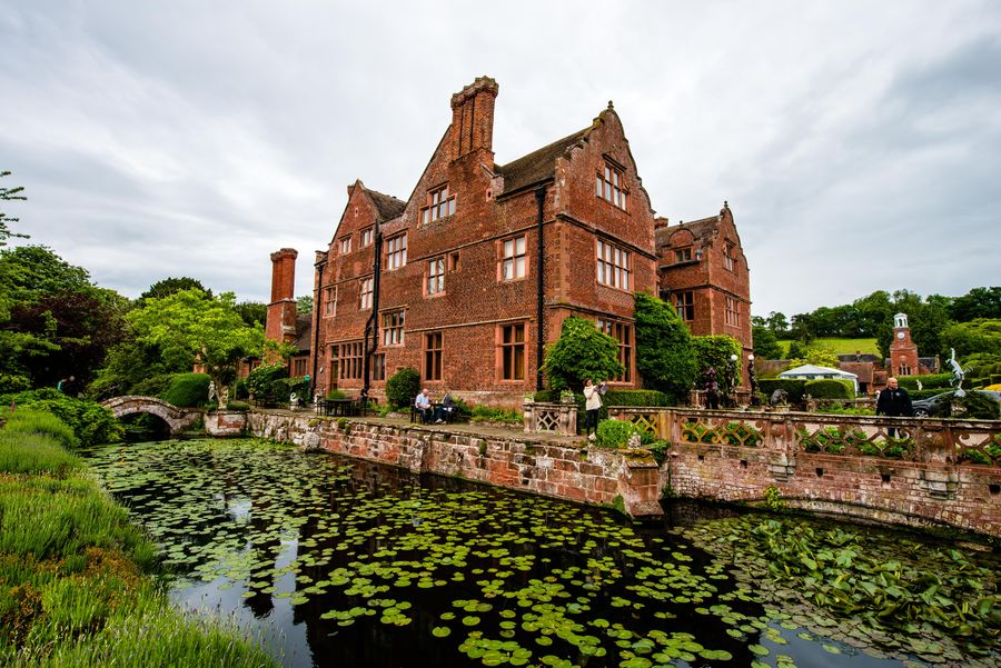 See inside historic 'Poundland' mansion in Claverley which is up for ...