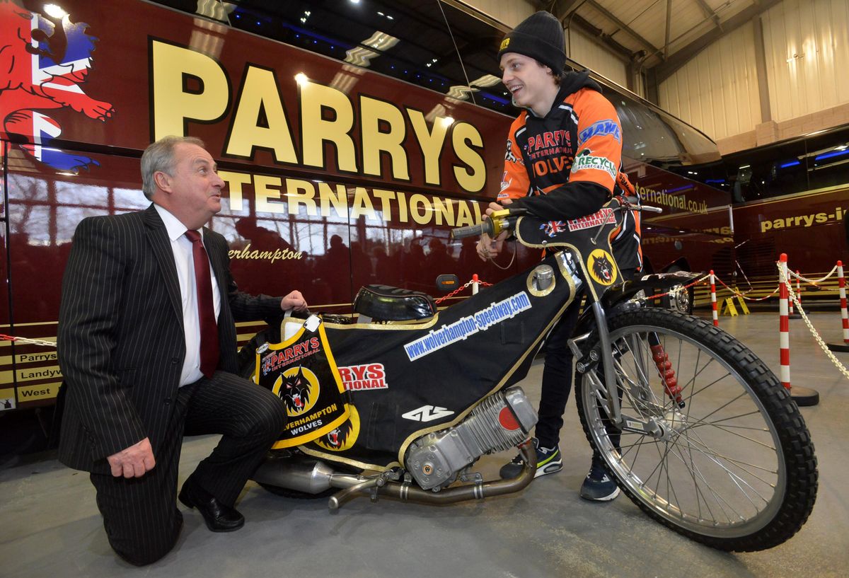Wolves sponsor Dave Parry honoured for commitment to speedway | Express ...