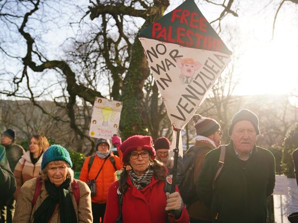 Protesters outside US consulate in Edinburgh call for release of Maduro ...