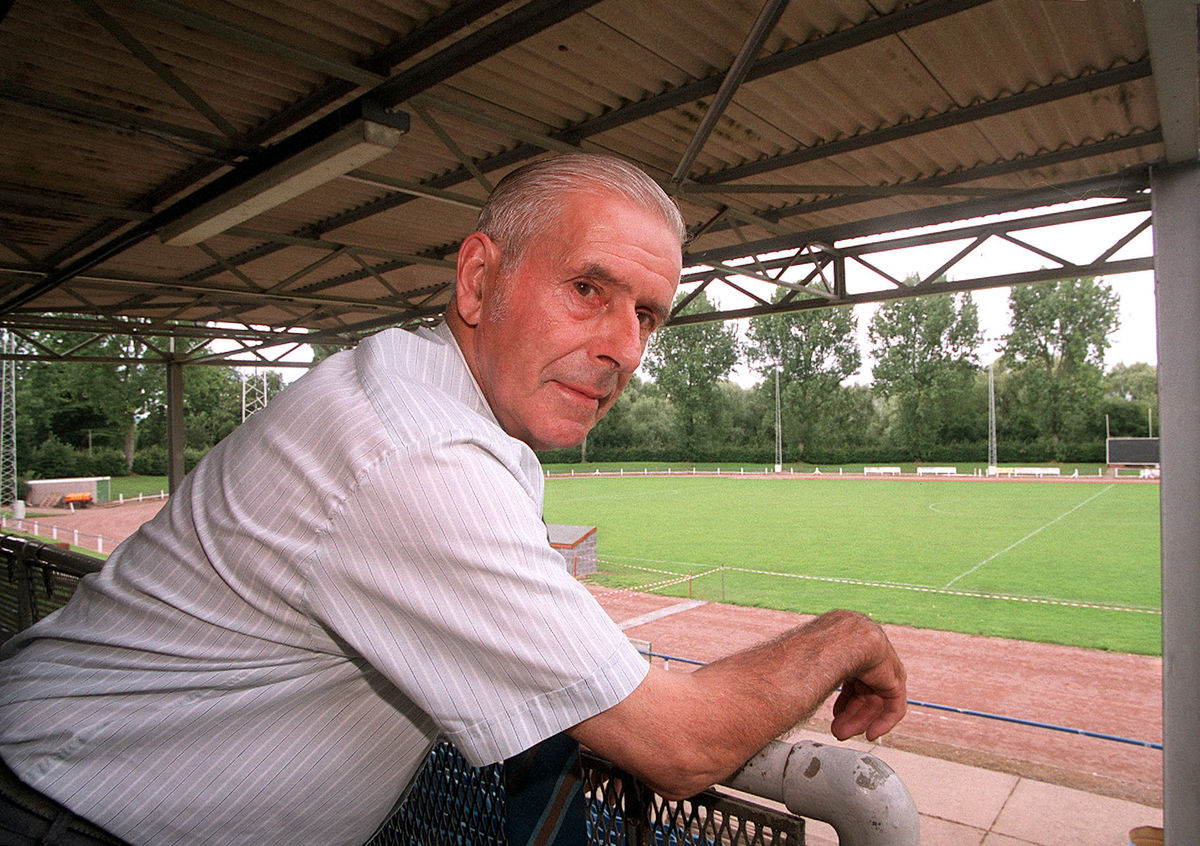 Former club chairman and giant of Oswestry football Bill Jerman dies ...