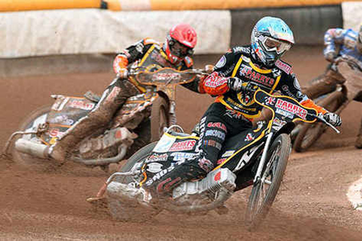 Wolves speedway cruise to victory | Express & Star