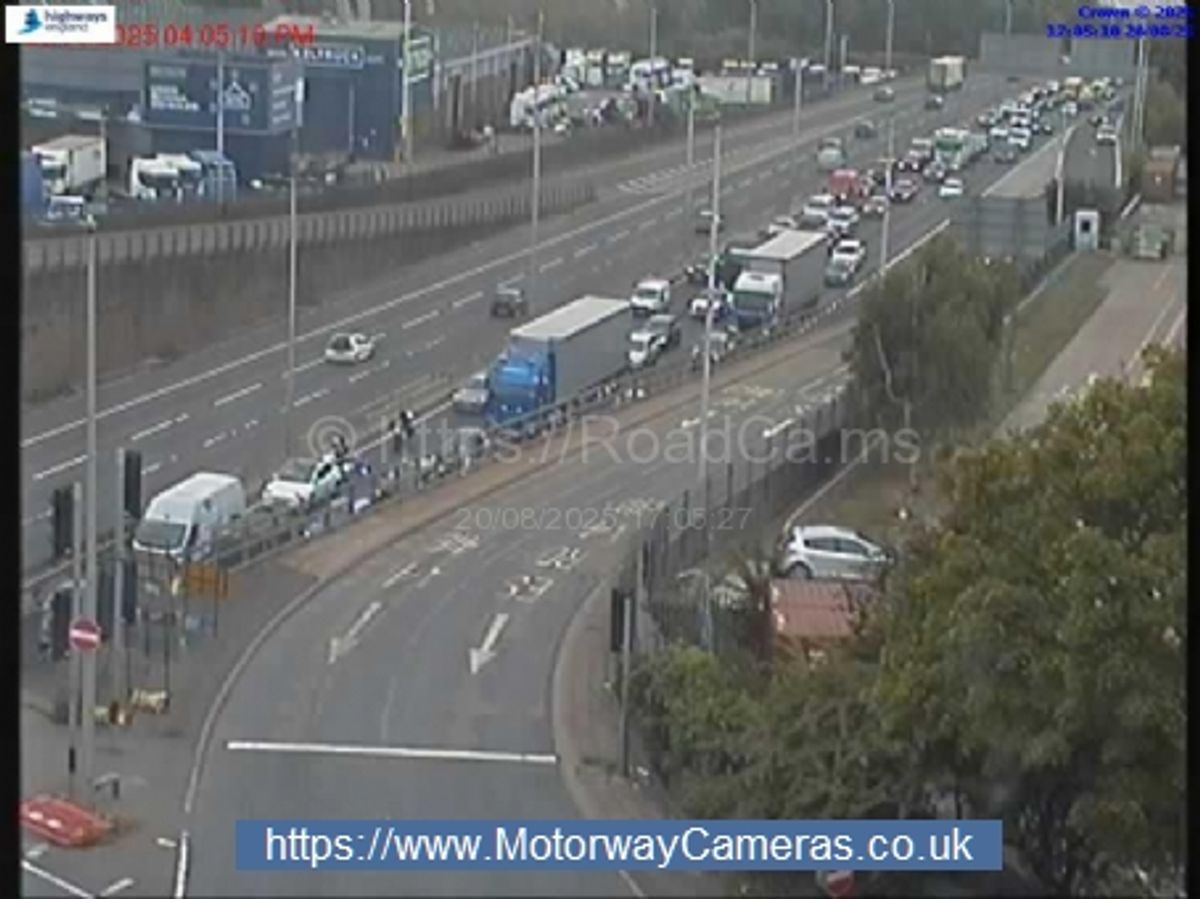 Long delays on M5 near West Bromwich after lorry spills offal | Express ...